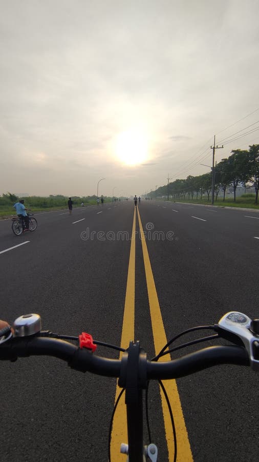 The Sun Rises on an Endless Road Stock Photo - Image of road, middle: 261654592