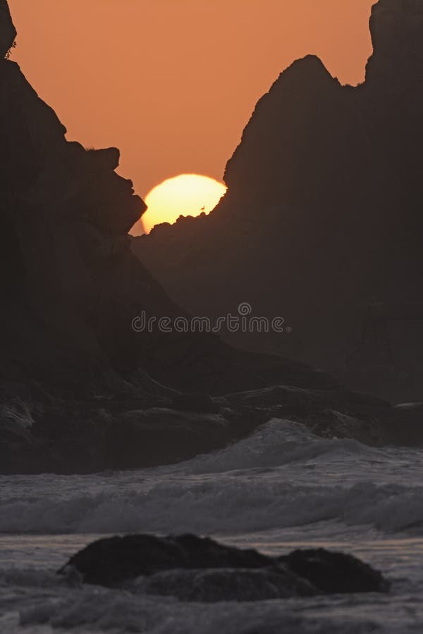 Sun, Rocks, and Waves at Sunset Stock Photo - Image of oregon, outdoor ...