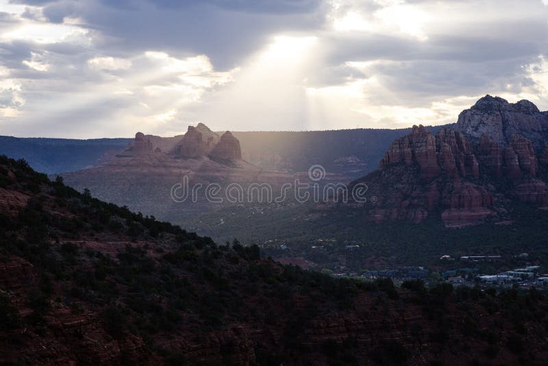 Sun S Rays Breaking through Clouds Over Sedona S Red Rock Formations ...