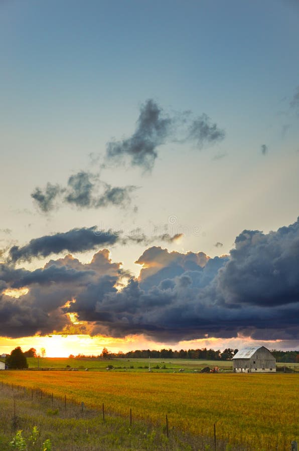 Sun-Set in a Farmers Feild stock image. Image of vibrant - 61866287