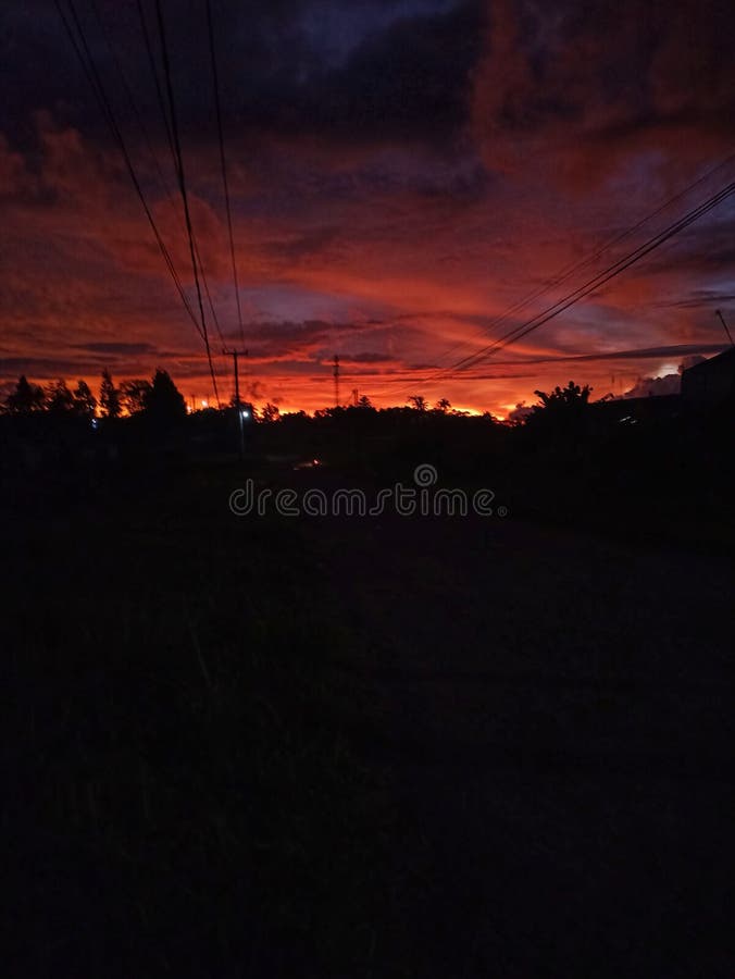 The Sun Sets in the Late Afternoon Stock Photo - Image of dawn, horizon ...