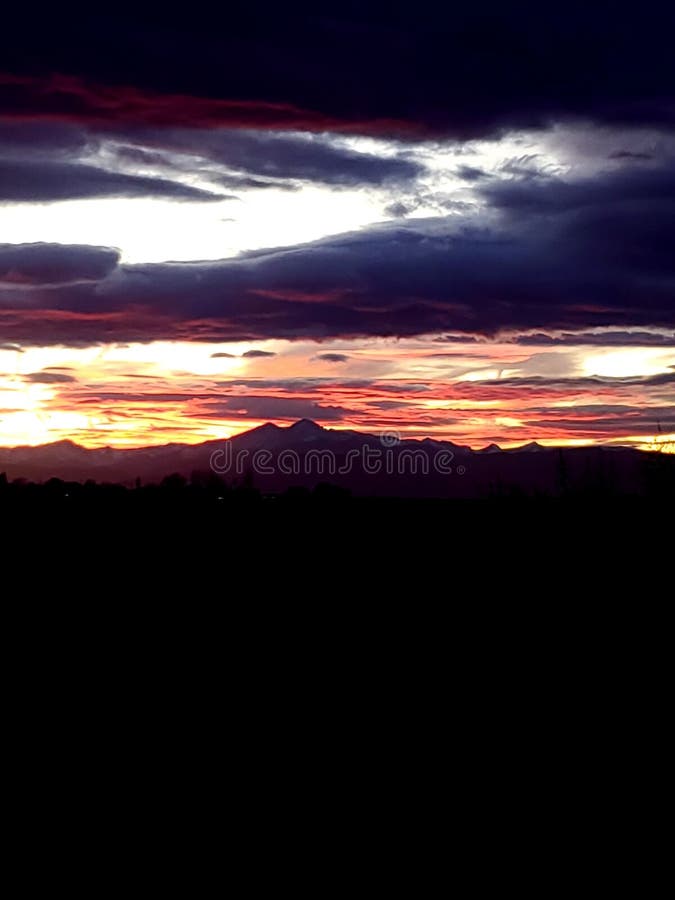 Sun Setting Behind Ther Mountains Stock Photo - Image of ther, setting ...