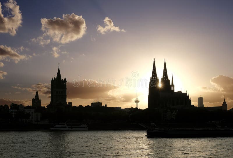 The Sun Setting in the Center of Cologne Cathedral Stock Photo - Image ...