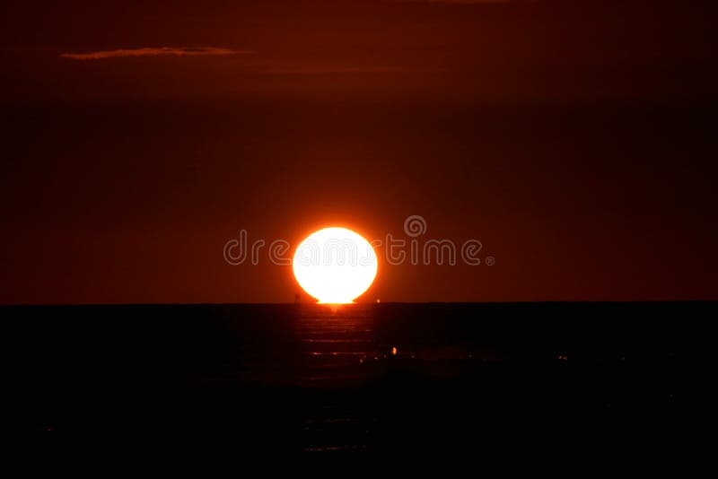 A sun setting on the ocean stock image. Image of evening - 205559431