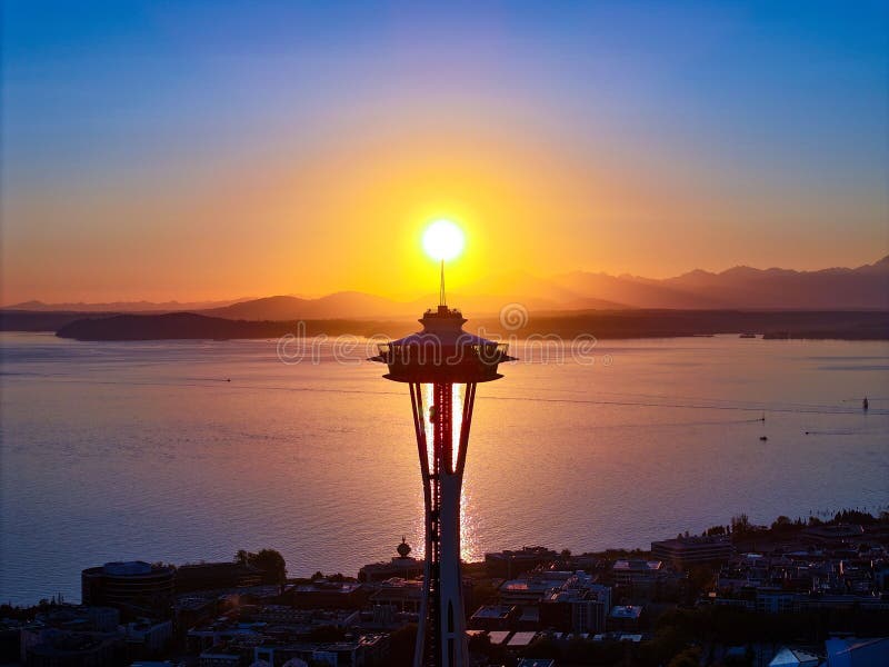 Sun Setting Over the Space Needle Editorial Image - Image of space ...