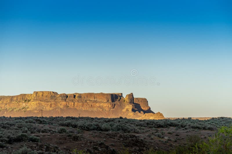 Sun Setting on Rock Cliffs at Sun Lakes State Park in Washington State ...