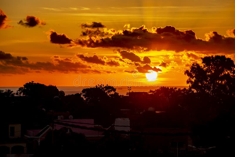 Sun Setting in Horizon Over the Ocean Stock Image - Image of beautiful ...