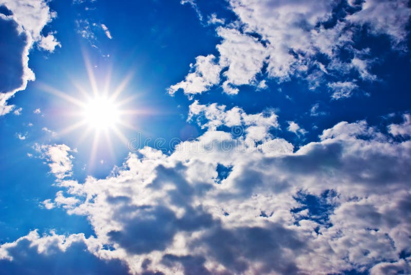 Sun y nubes foto de archivo. Imagen de extracto, claraboya - 4889998