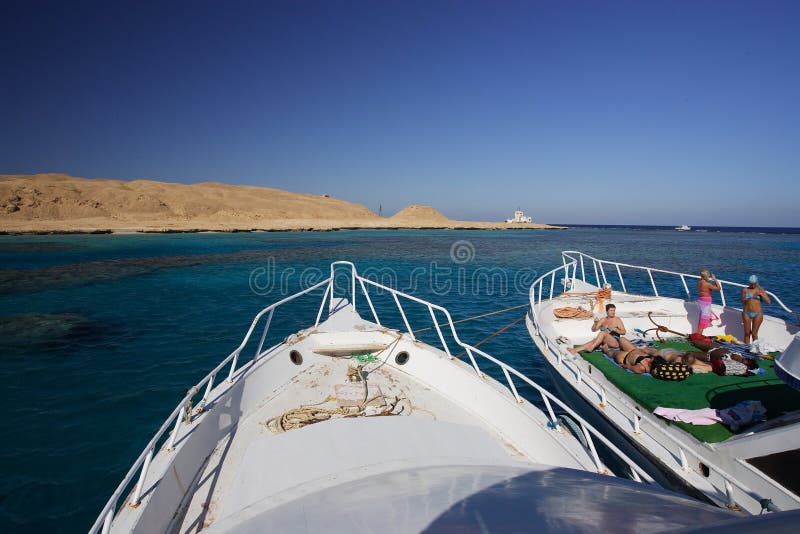 Sunbath in red sea editorial photography. Image of cruise - 23569627