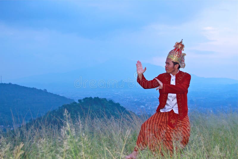 Sunda dancer editorial image. Image of indonesia, couple - 32147045