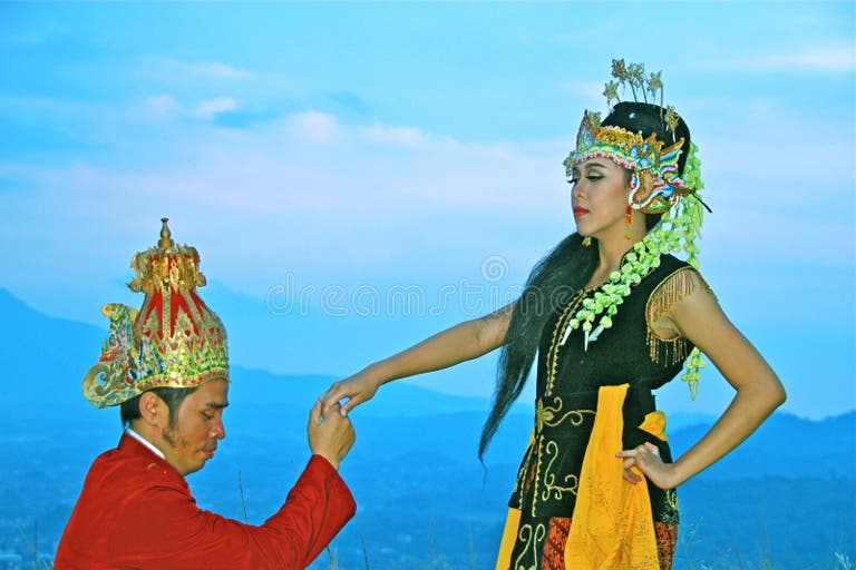 Sunda dancer editorial stock image. Image of kris, sunda - 32147154