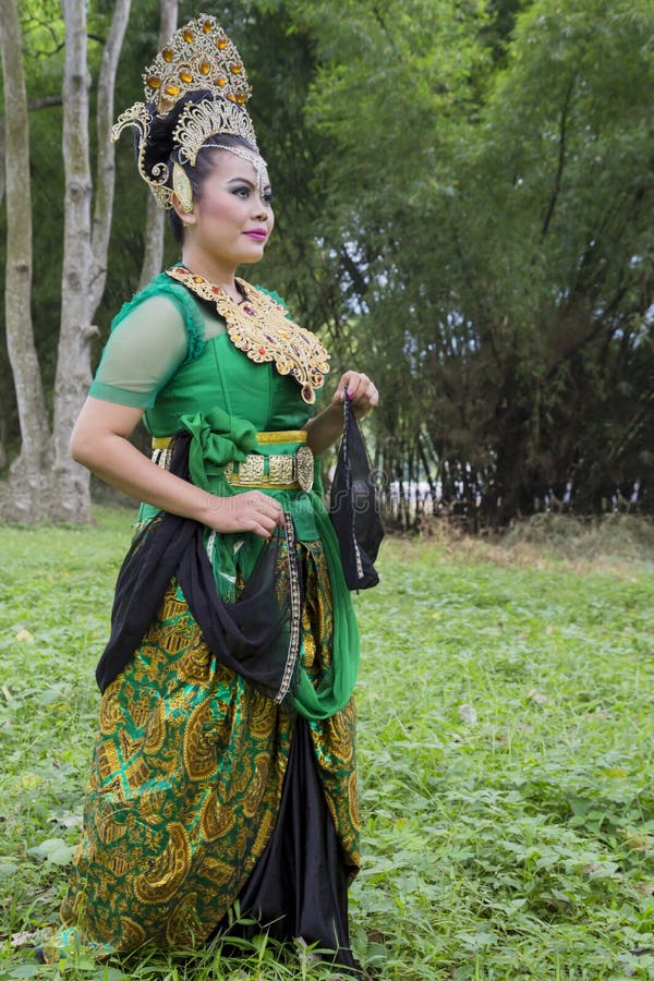 Sundanese Dancer stock image. Image of makeup, ethnicity - 51330265