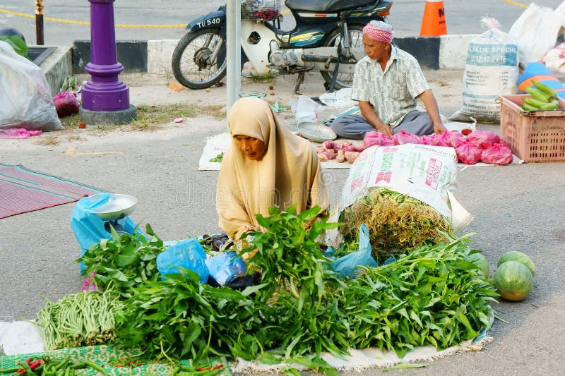 Sunday temporary market editorial photo. Image of muslim - 20562301