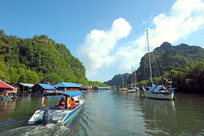 Sungai Kilim Nature Park editorial stock photo. Image of good - 159487203