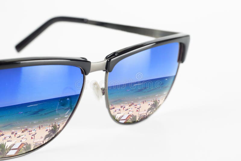 Sunglasses Beach Reflection Stock Illustrations – 6,894 Sunglasses ...