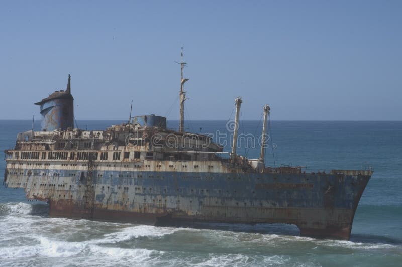 Sunken ship stock photo. Image of wreckage, vessel, rust - 1328774