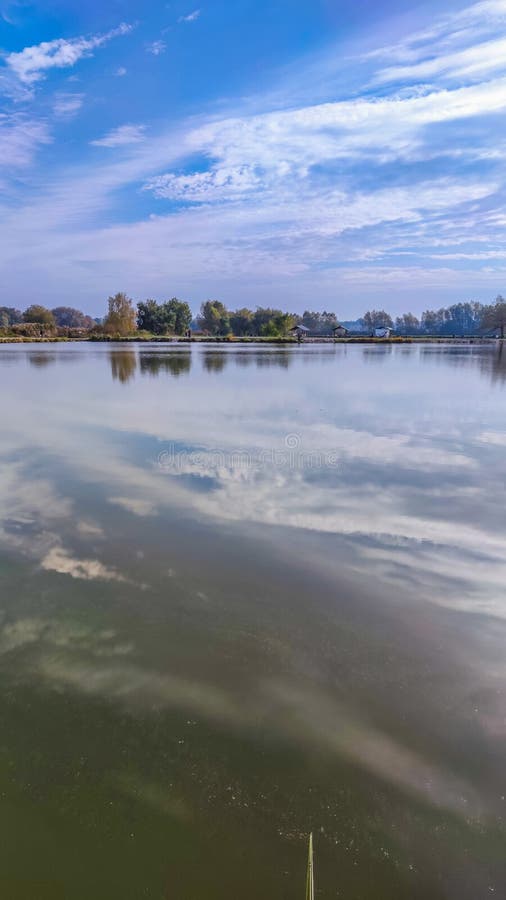 Sunny Day on the Perfect Lake. Autumn Lake with Reflection on the Water ...