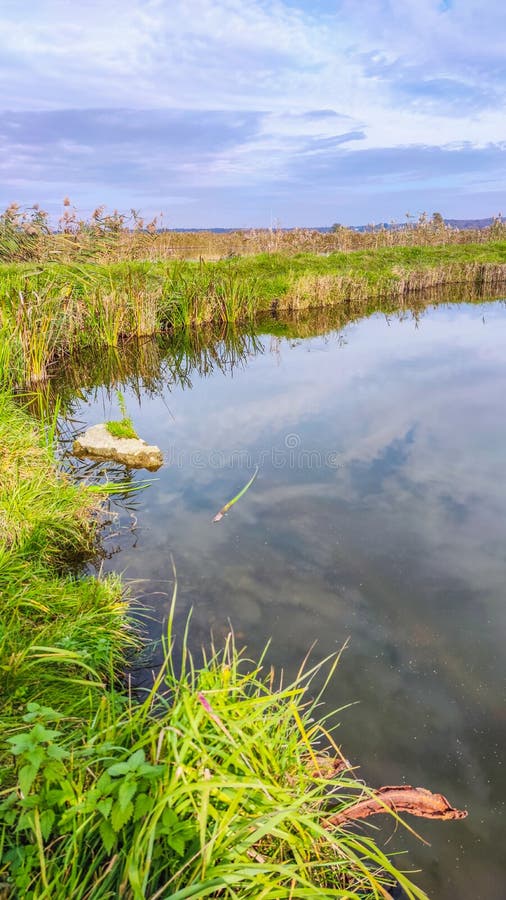 Sunny Day on the Perfect Lake. Autumn Lake with Reflection on the Water ...