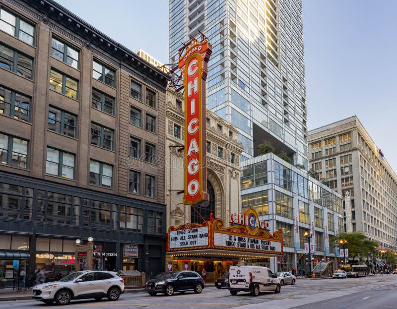 Sunny Exterior View of the Chicago Theatre Editorial Photography ...