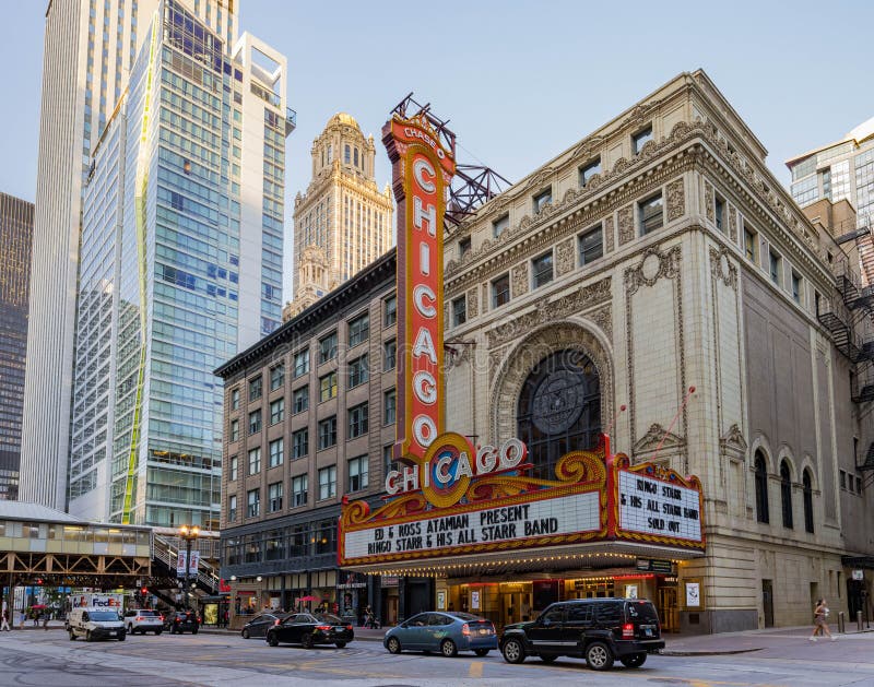 Sunny Exterior View of the Chicago Theatre Editorial Photo - Image of historical, people: 316888631