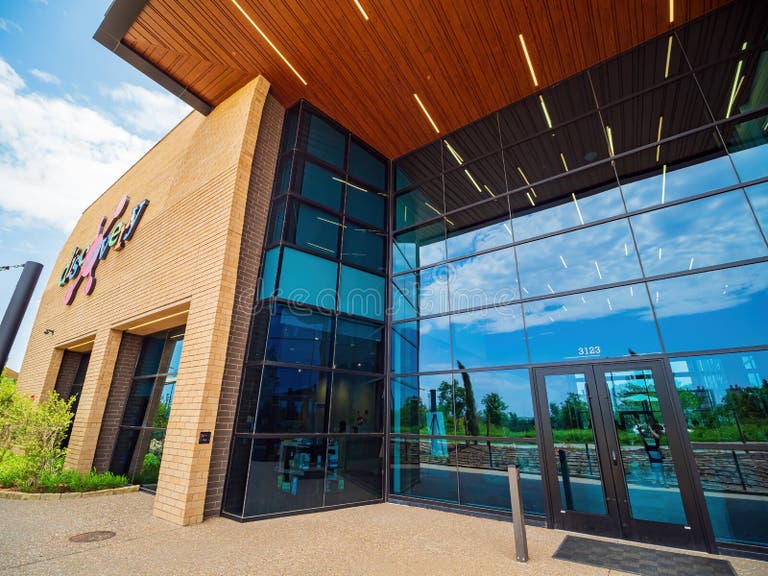 Sunny Exterior View of the Discovery Lab Editorial Stock Image - Image ...