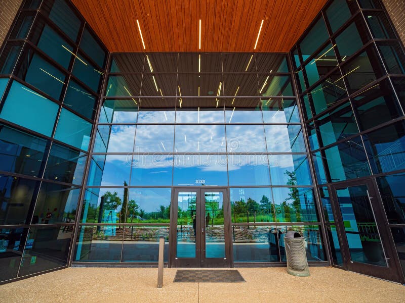 Sunny Exterior View of the Discovery Lab Editorial Photo - Image of ...