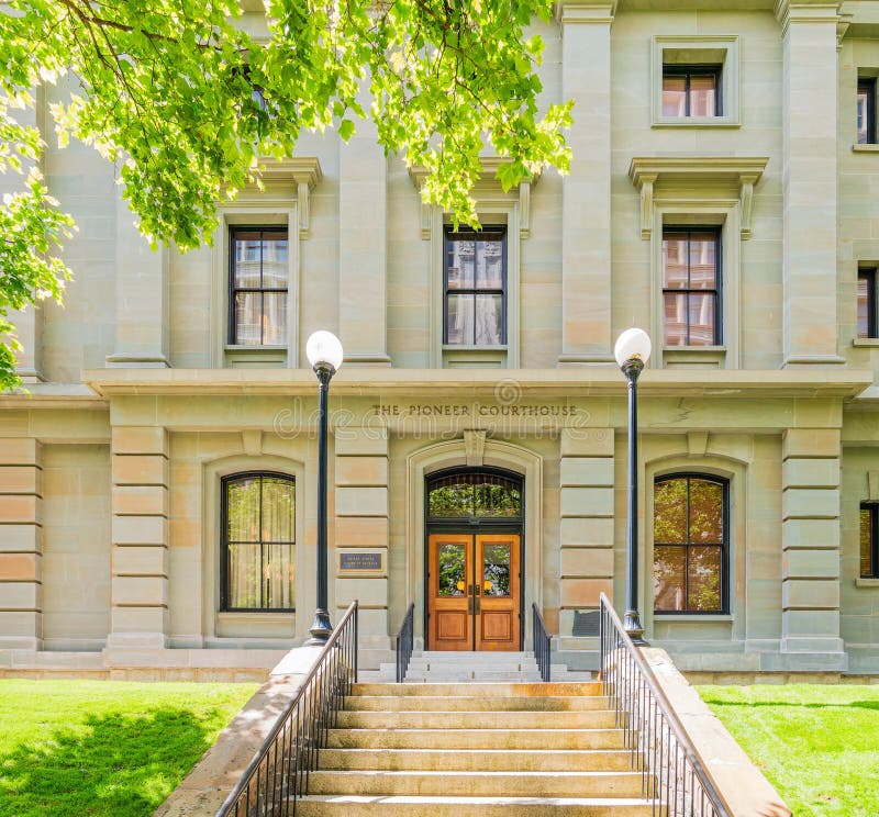 Sunny Exterior View of the Pioneer Courthouse Editorial Photography ...