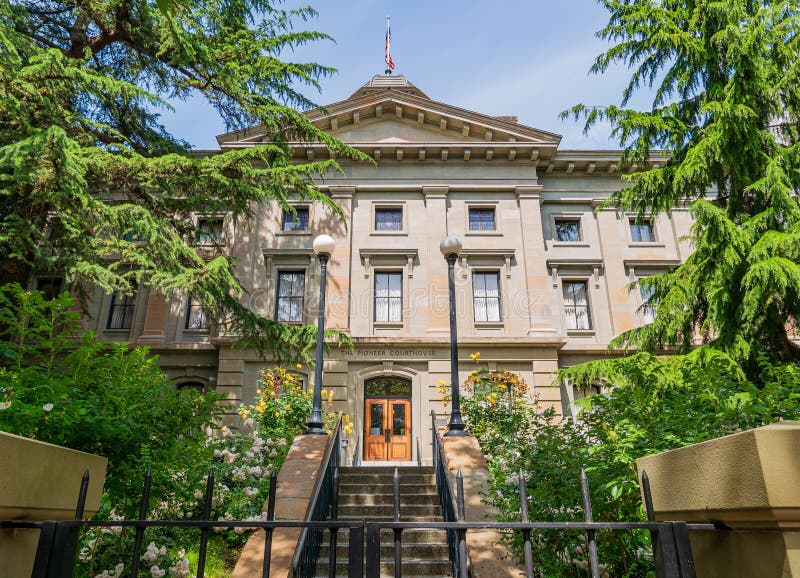 Sunny Exterior View of the Pioneer Courthouse Stock Image - Image of ...