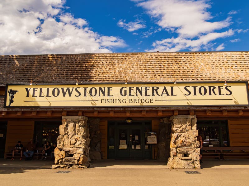 Sunny Exterior View of the Yellowstone General Store Editorial Photo ...
