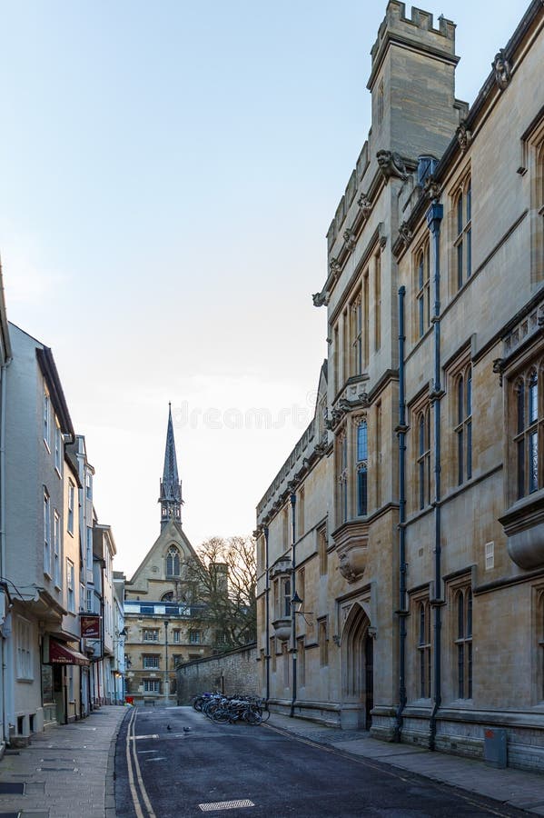 Sunny spring day in Oxford editorial stock image. Image of stone - 69001764
