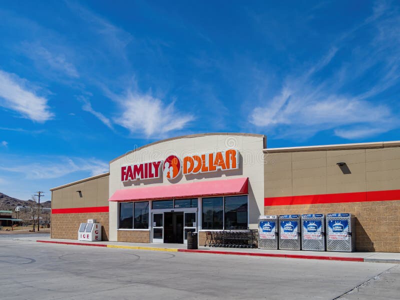 Family Dollar Store And Sign Editorial Stock Photo - Image of savings ...