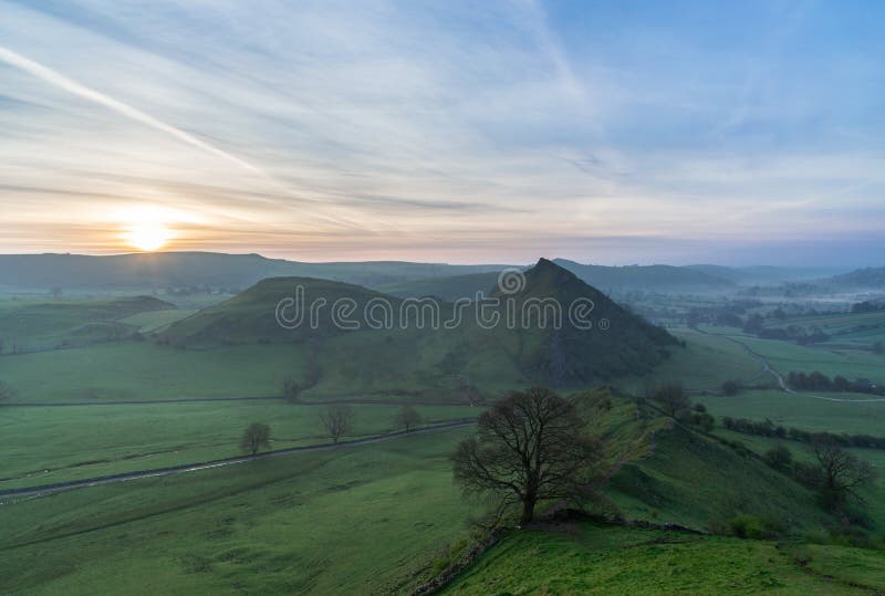 Sunrise on Chrome Hill in National Park Peak District, England 17.04 ...