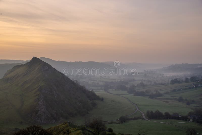 Sunrise on Chrome Hill in National Park Peak District, England 17.04 ...