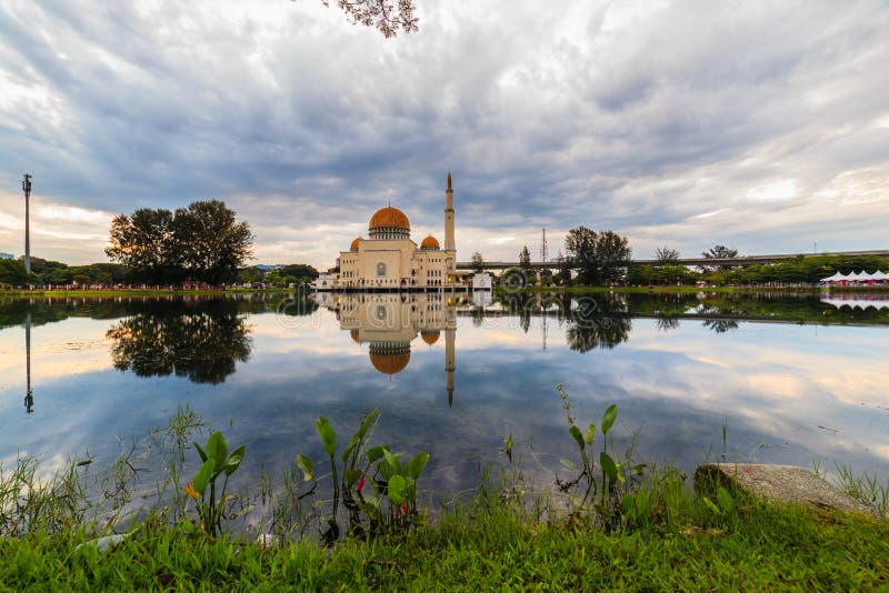Sunrise at floating mosque stock image. Image of holy - 132207671