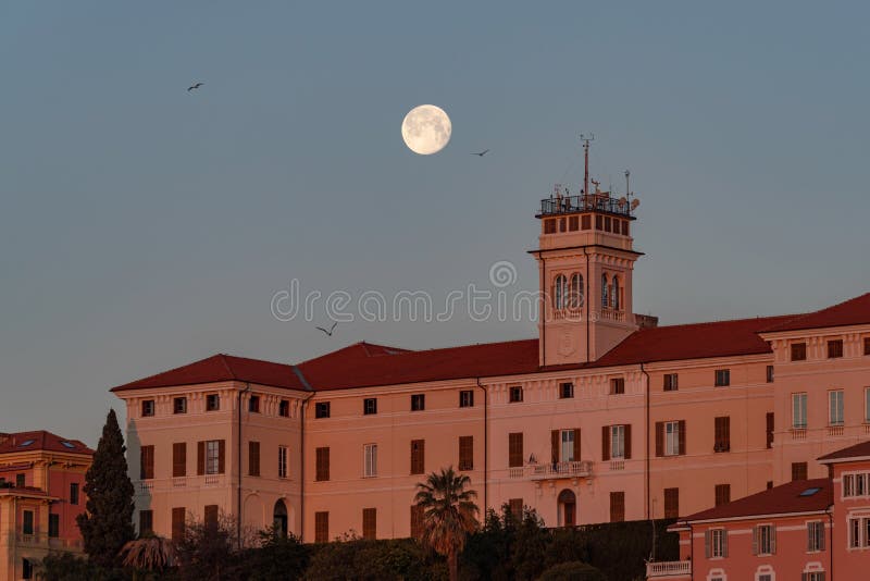 Full Moon Setting at Sunrise Stock Photo - Image of landscape, full ...
