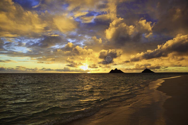 Sunrise in hawaii stock photo. Image of ocean, sunset - 111810456