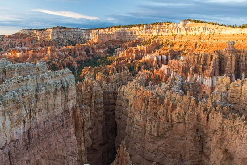 Sunrise in the Main Amphitheater of the Bryce Canyon Seen from Sunset ...