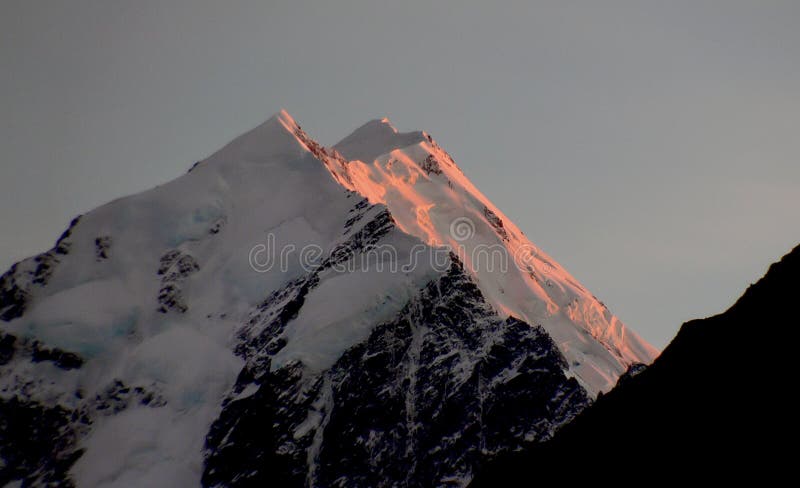 Sunrise Mount Cook NZ. Picture Image: 84903127