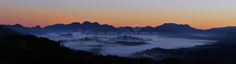 Sunrise between Mountains and Fog. Stock Photo - Image of sunrise ...