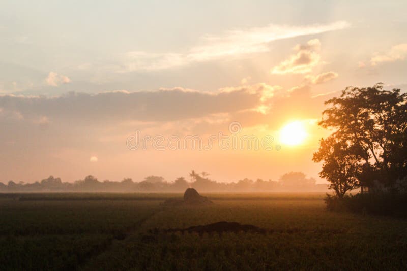 Sunrise Over the Countryside Stock Image - Image of rises, prairie ...