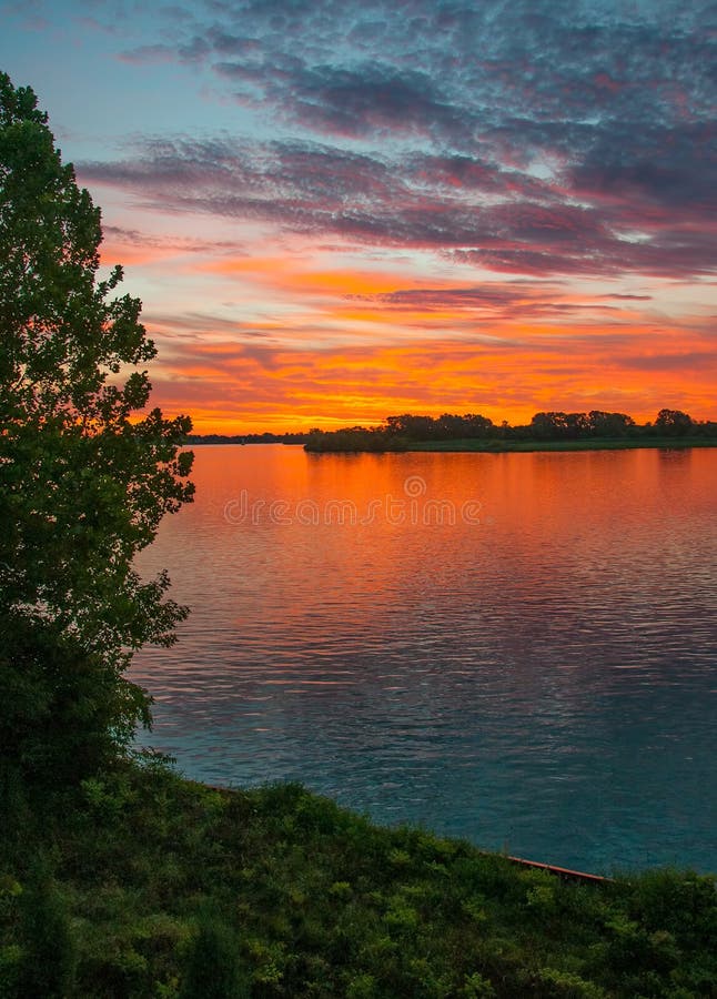 Sunrise Over Detroit River stock image. Image of lake - 58915081