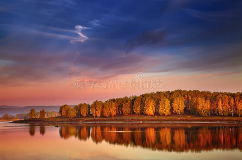 Sunrise over lake stock image. Image of mountain, daybreak - 31568457
