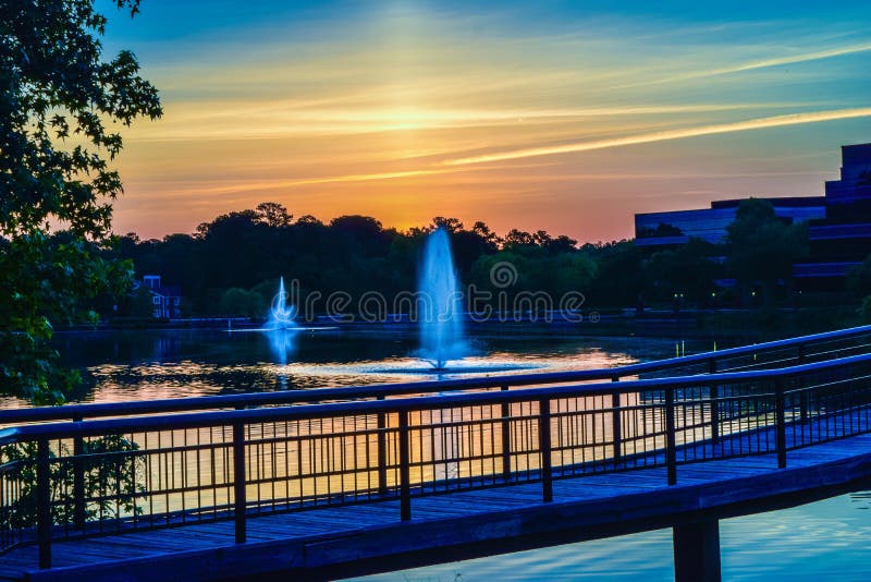 Sunrise Over the Medium Sized Lake at Innsbrook Office Park. Stock ...