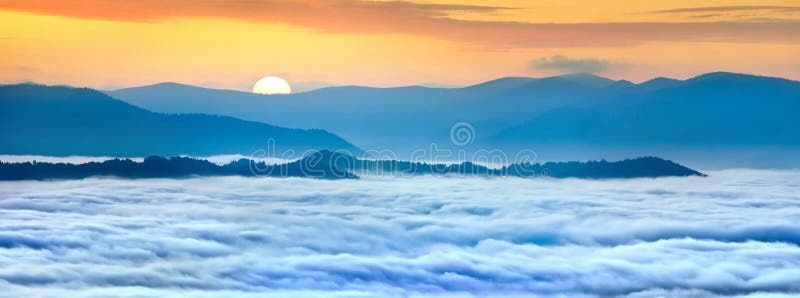 Sunrise Over the Sea of Fog Stock Photo - Image of mist, light: 39087044