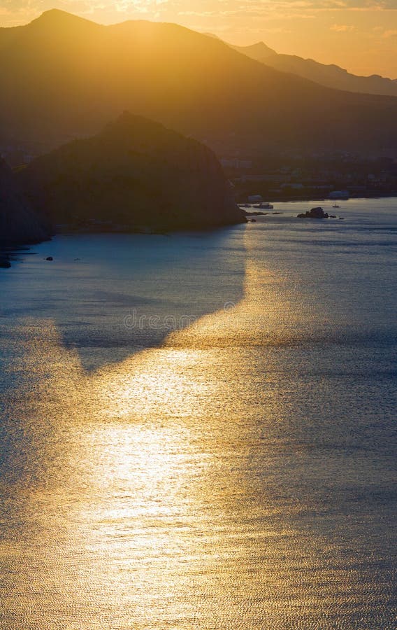 Sunrise reflection stock image. Image of ocean, rocky - 10441673