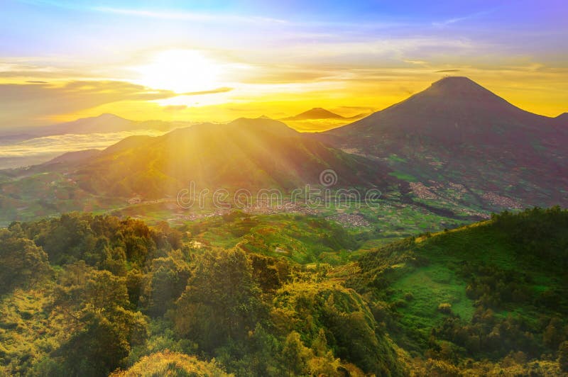 Sunrise at Sikunir Mountain Stock Image - Image of mountain, sikunir ...
