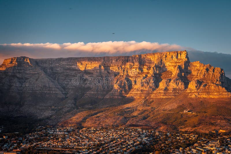 Sunrise Table Mountain editorial stock photo. Image of rising - 217636583