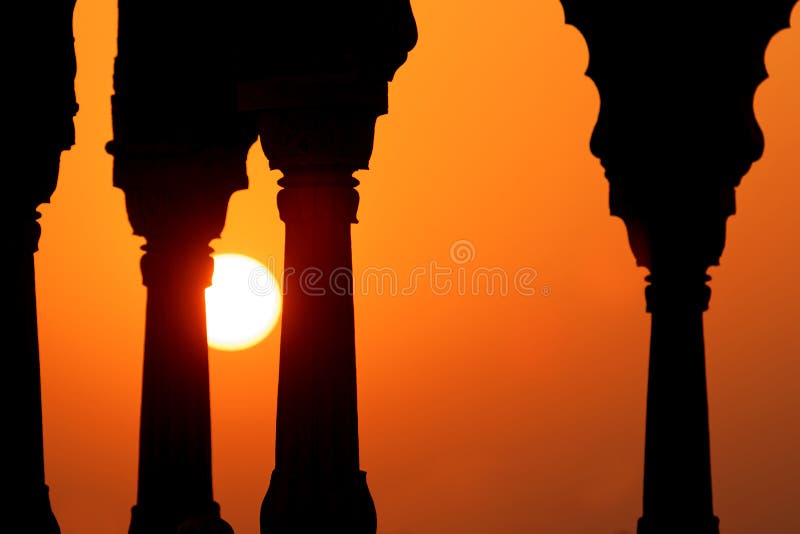 Sunrise Thru Columns on Gadsisar Lake Stock Photo - Image of rajasthan ...