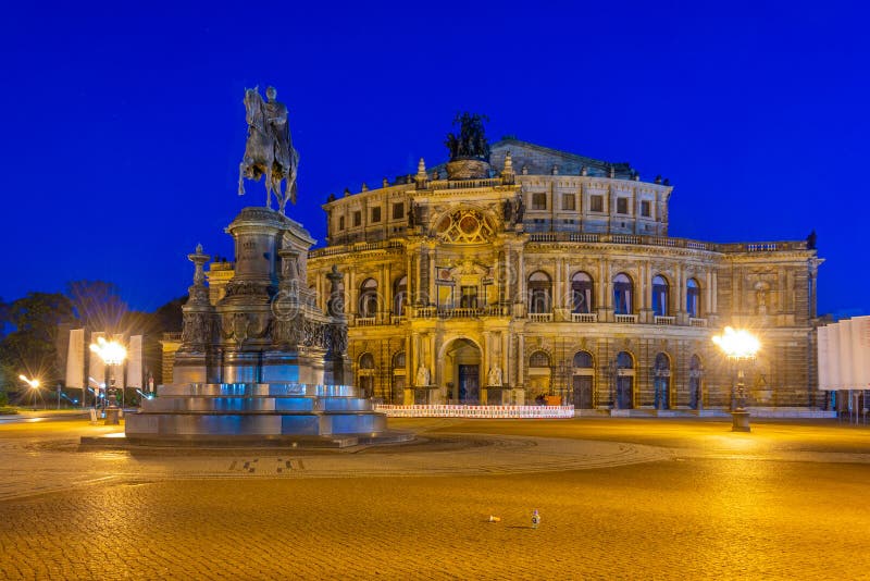 Sunrise View of Semperoper in Dresden, Germany Editorial Stock Photo ...