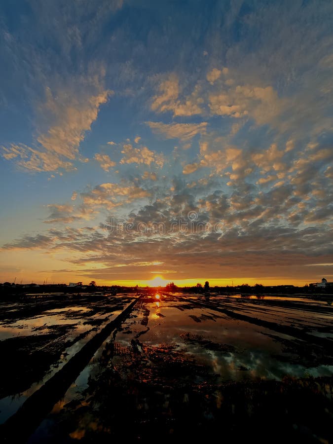 Sunset at the Edge of the Rolling Sand Dunes in the Empty Quarter Stock ...